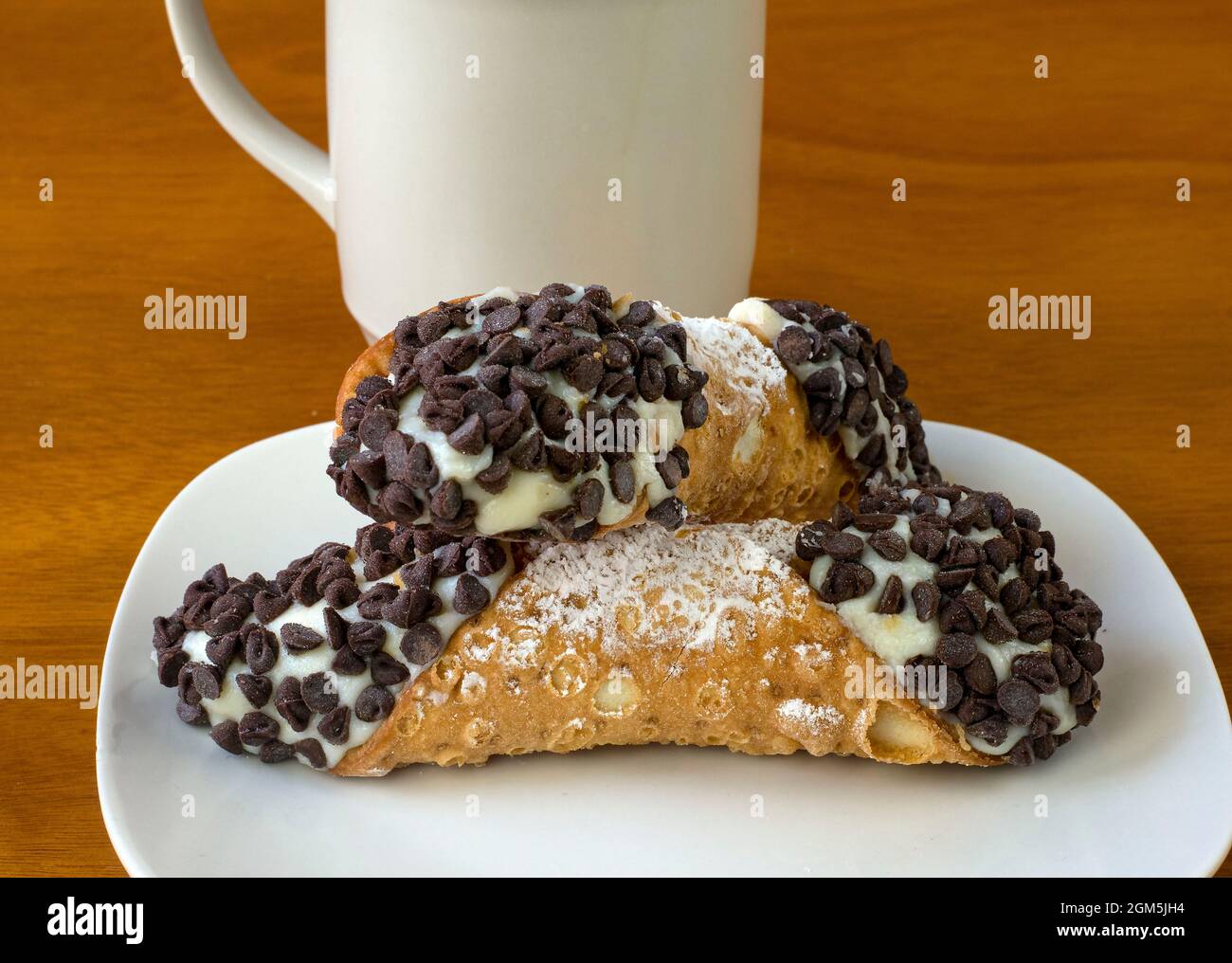 Two cannolis hi-res stock photography and images - Alamy