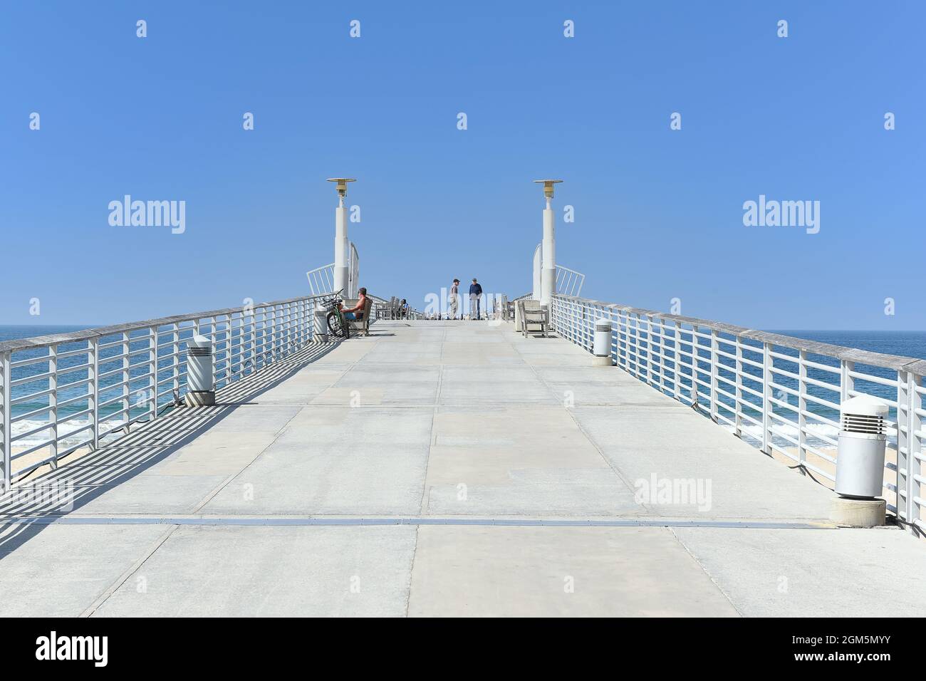 HERMOSA BEACH , CALIFORNIA - 15 SEPT 2021: The Hermosa Beach Pier ...