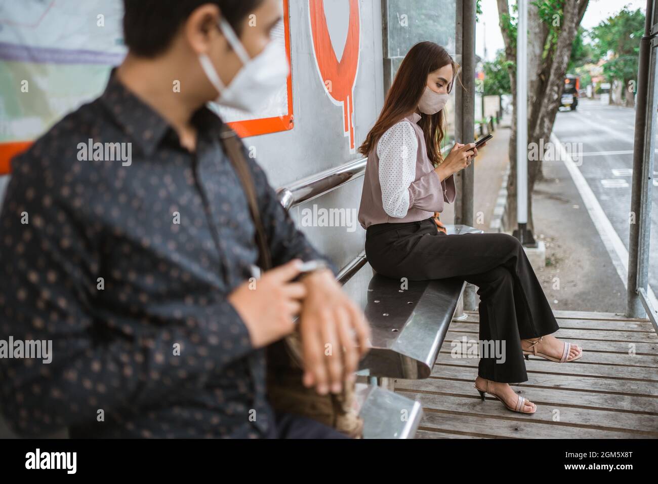 male and female worker looking at his watch Stock Photo - Alamy