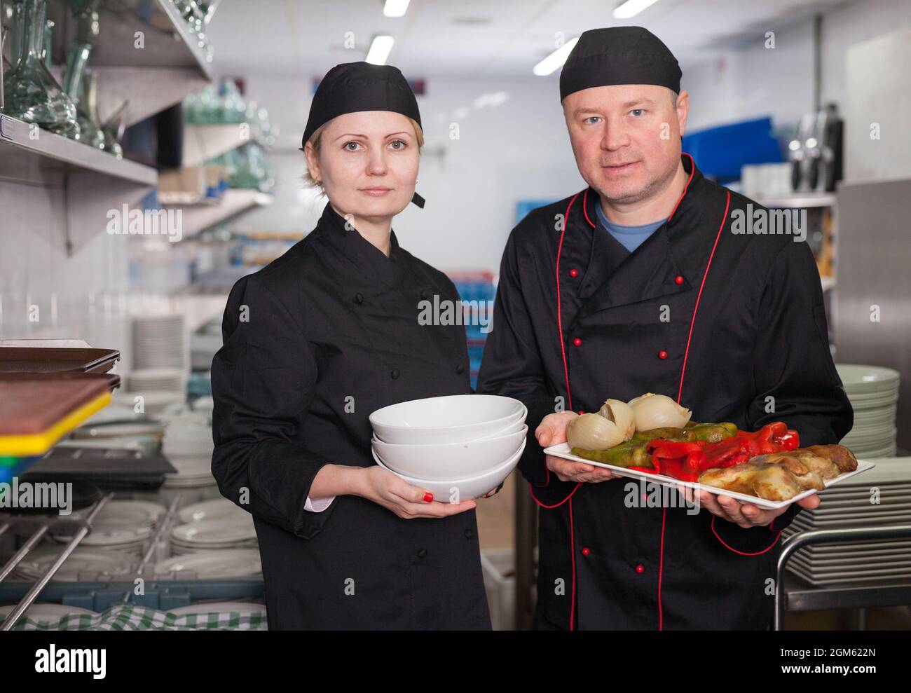 Finished dish woman hi-res stock photography and images - Alamy