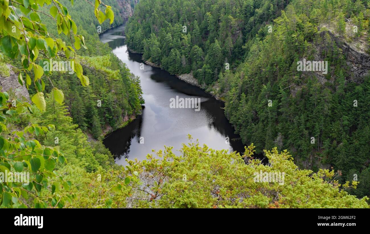 Scenic view of the Barron Canyon Trail, Algonquin Provincial Park ...