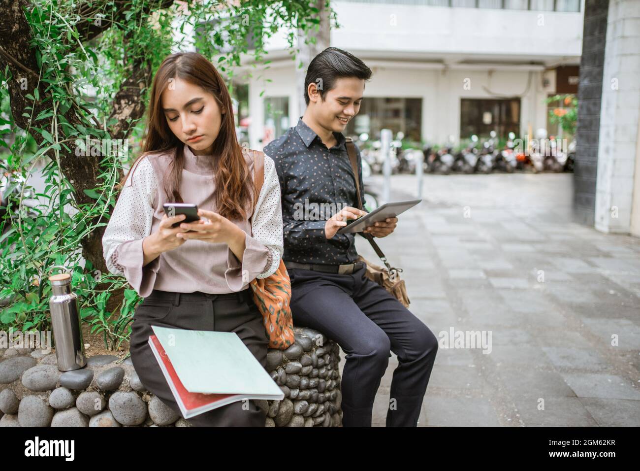 Two busy worker sitting hi-res stock photography and images - Alamy