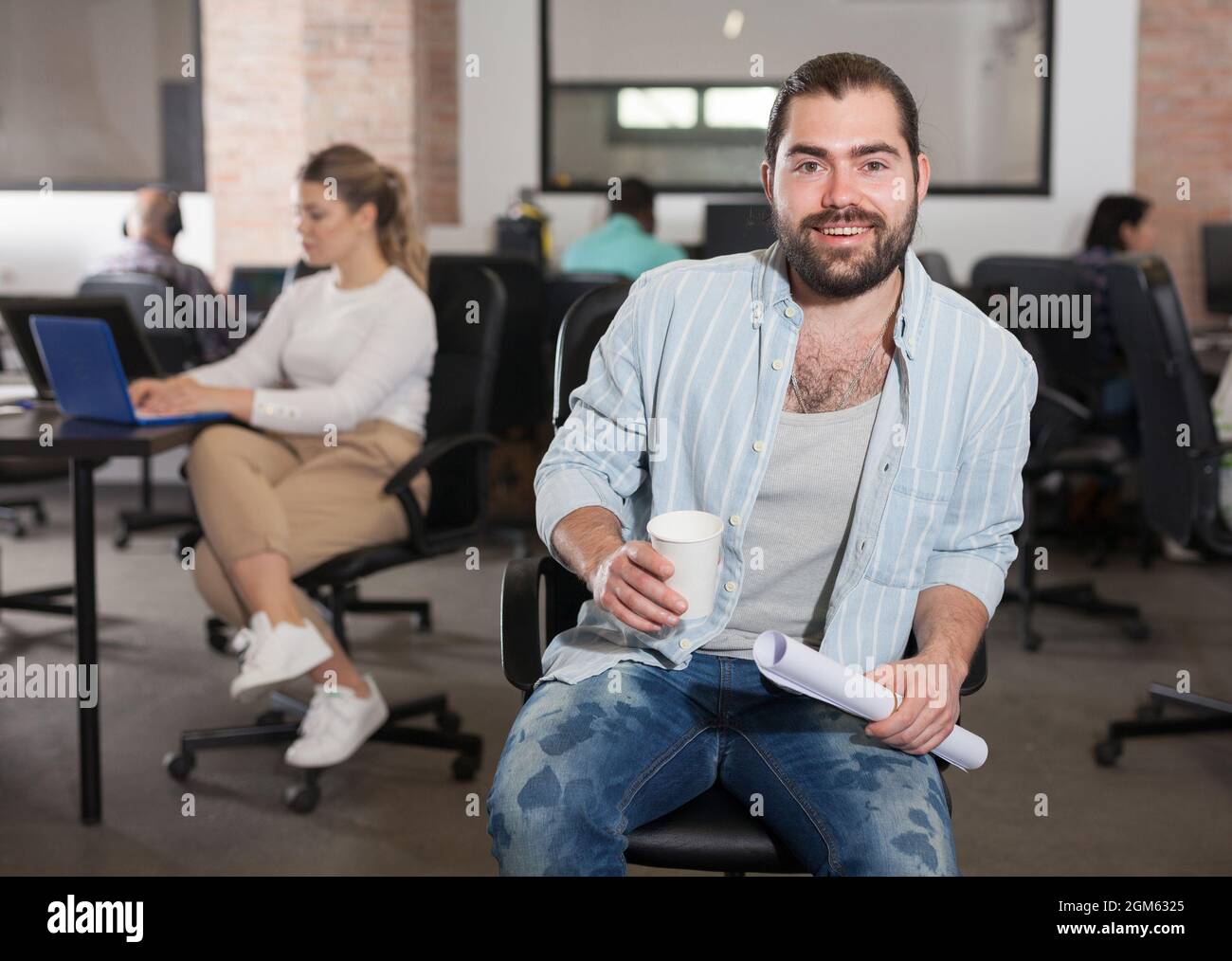 Portrait businessman in coworking office hi-res stock photography and ...