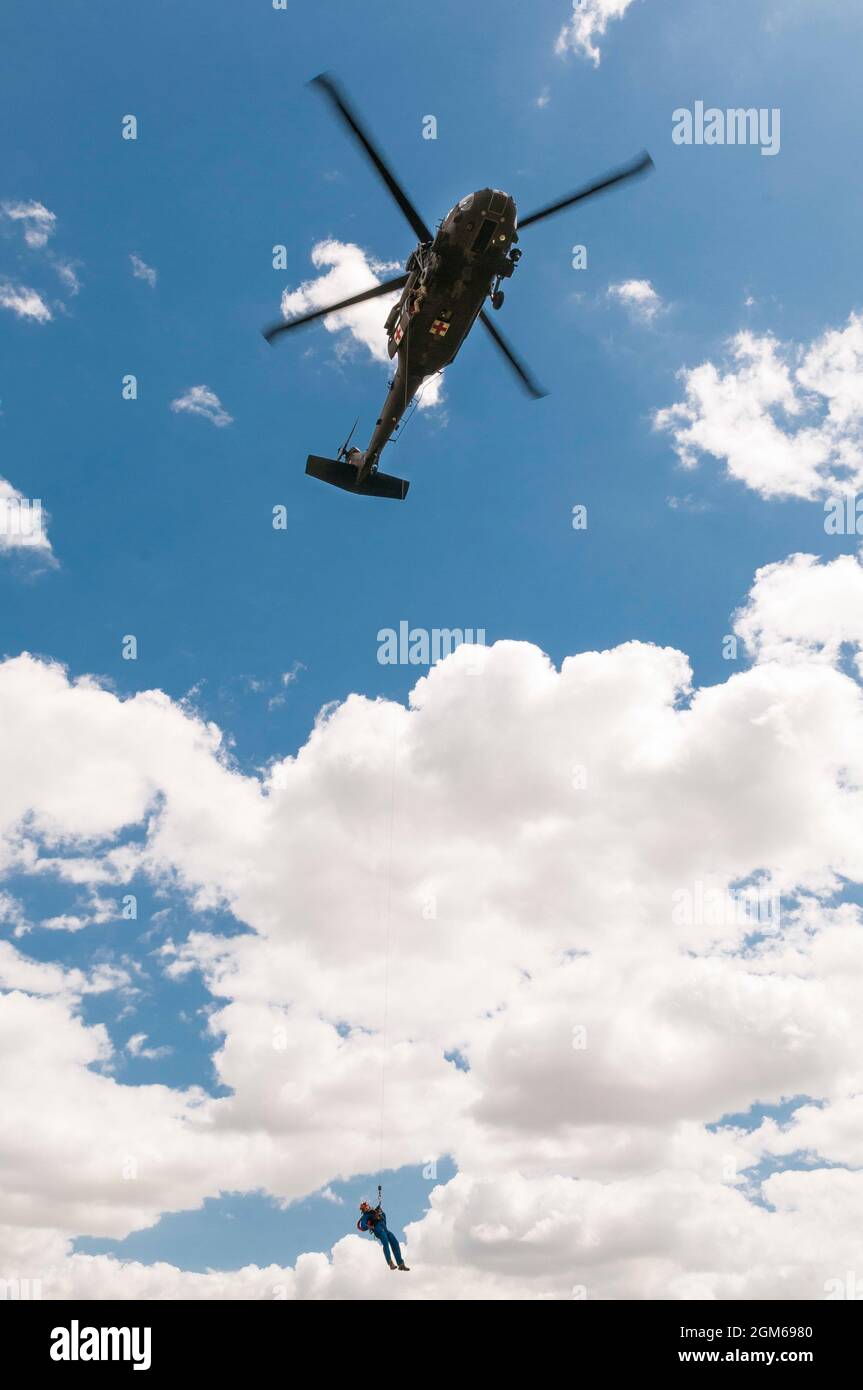 Texas Army National Guardsmen with the 2nd Battalion, 149th Aviation ...