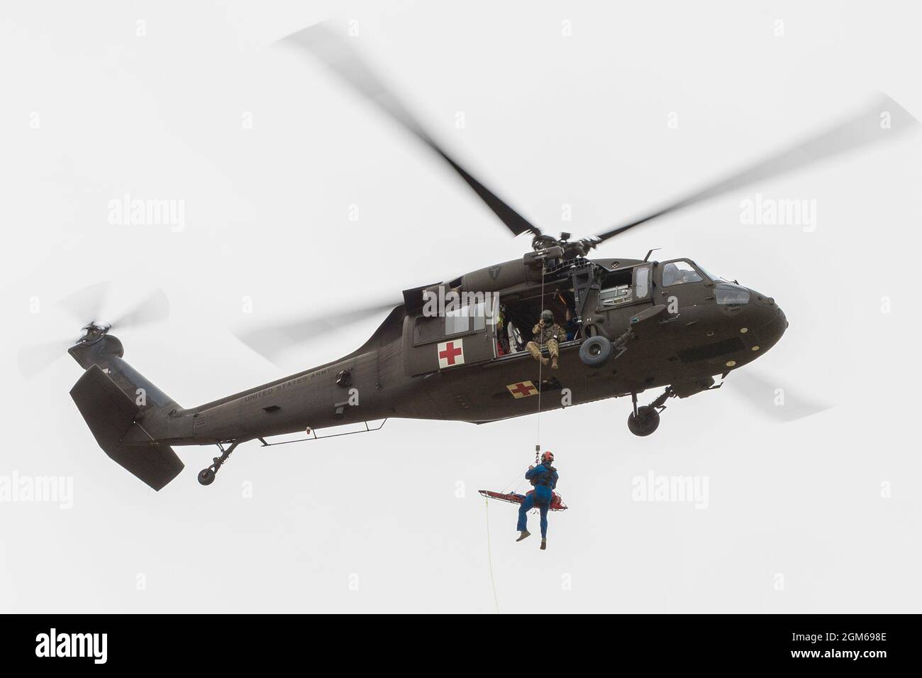 Texas Army National Guardsmen with the 2nd Battalion, 149th Aviation ...