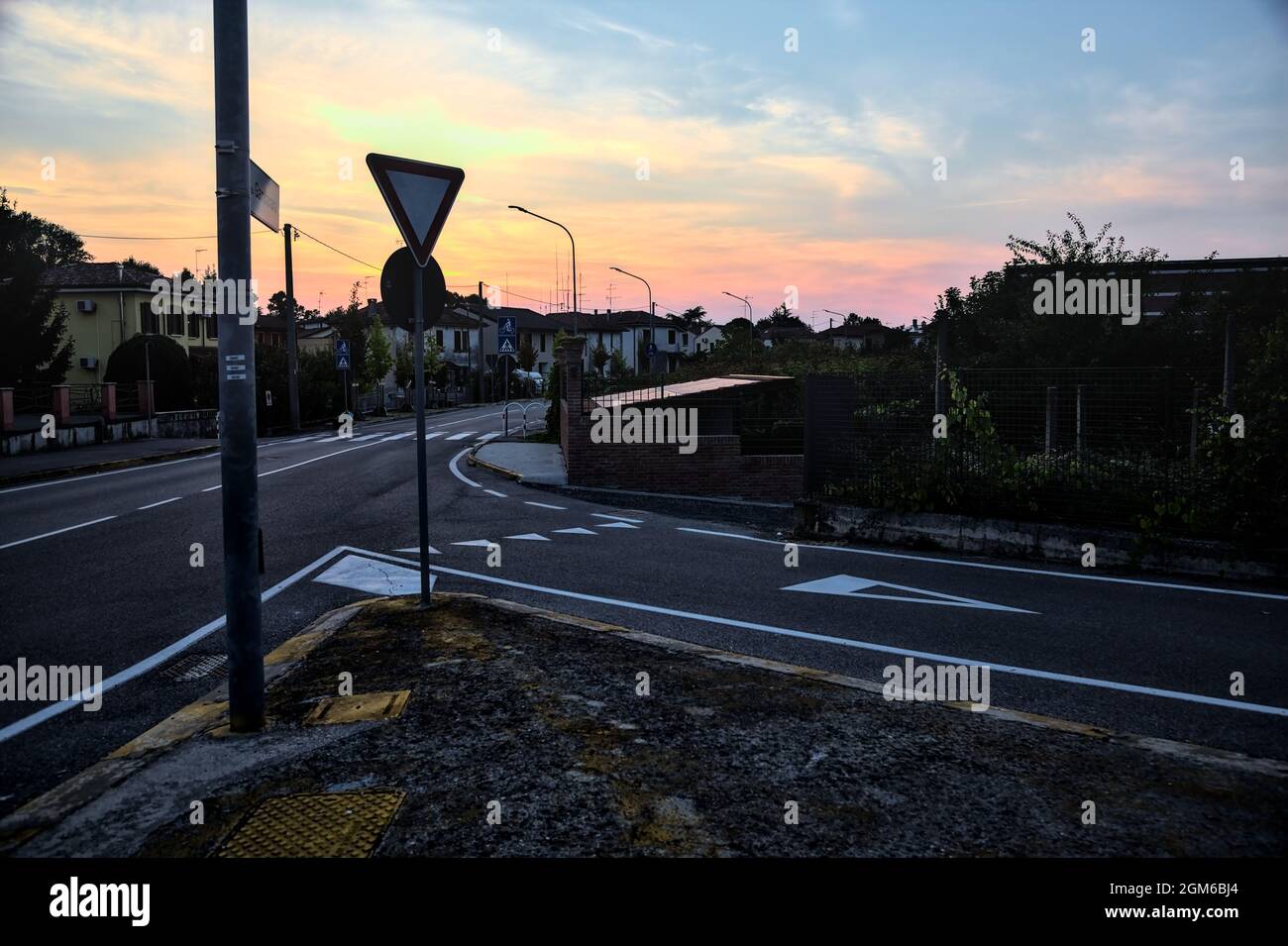 Corssing the street hi-res stock photography and images - Alamy