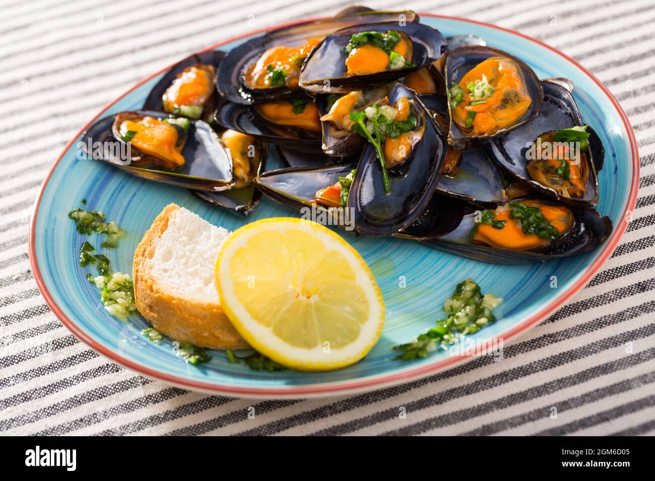 Striped mussels hi-res stock photography and images - Alamy