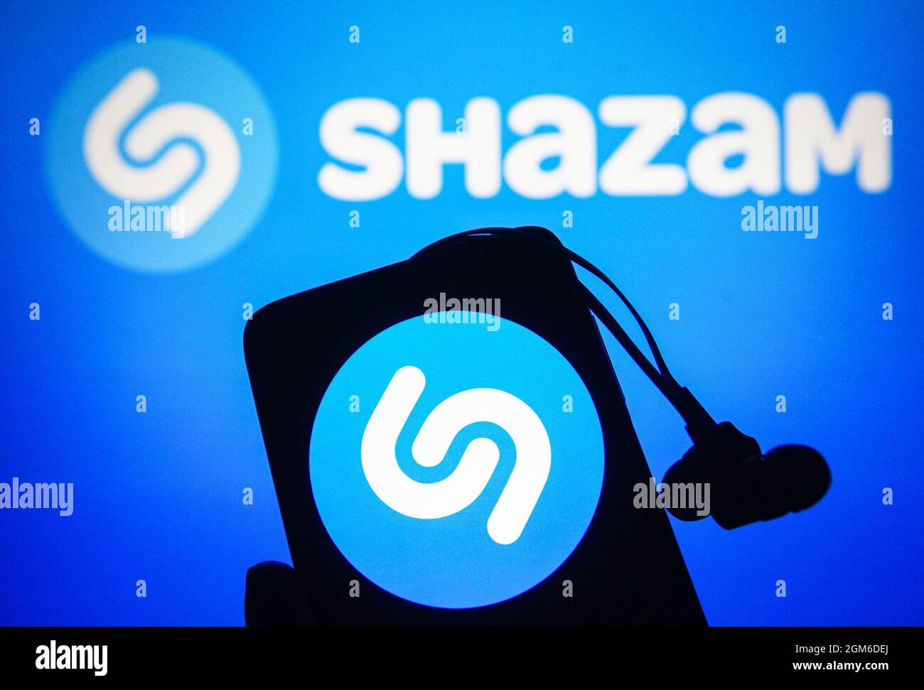 Shazam logo hi-res stock photography and images - Alamy