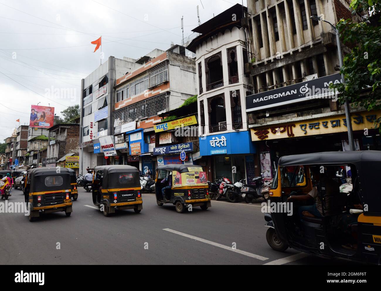 Auto rickshaws roaming the city center in Pune, India Stock Photo - Alamy