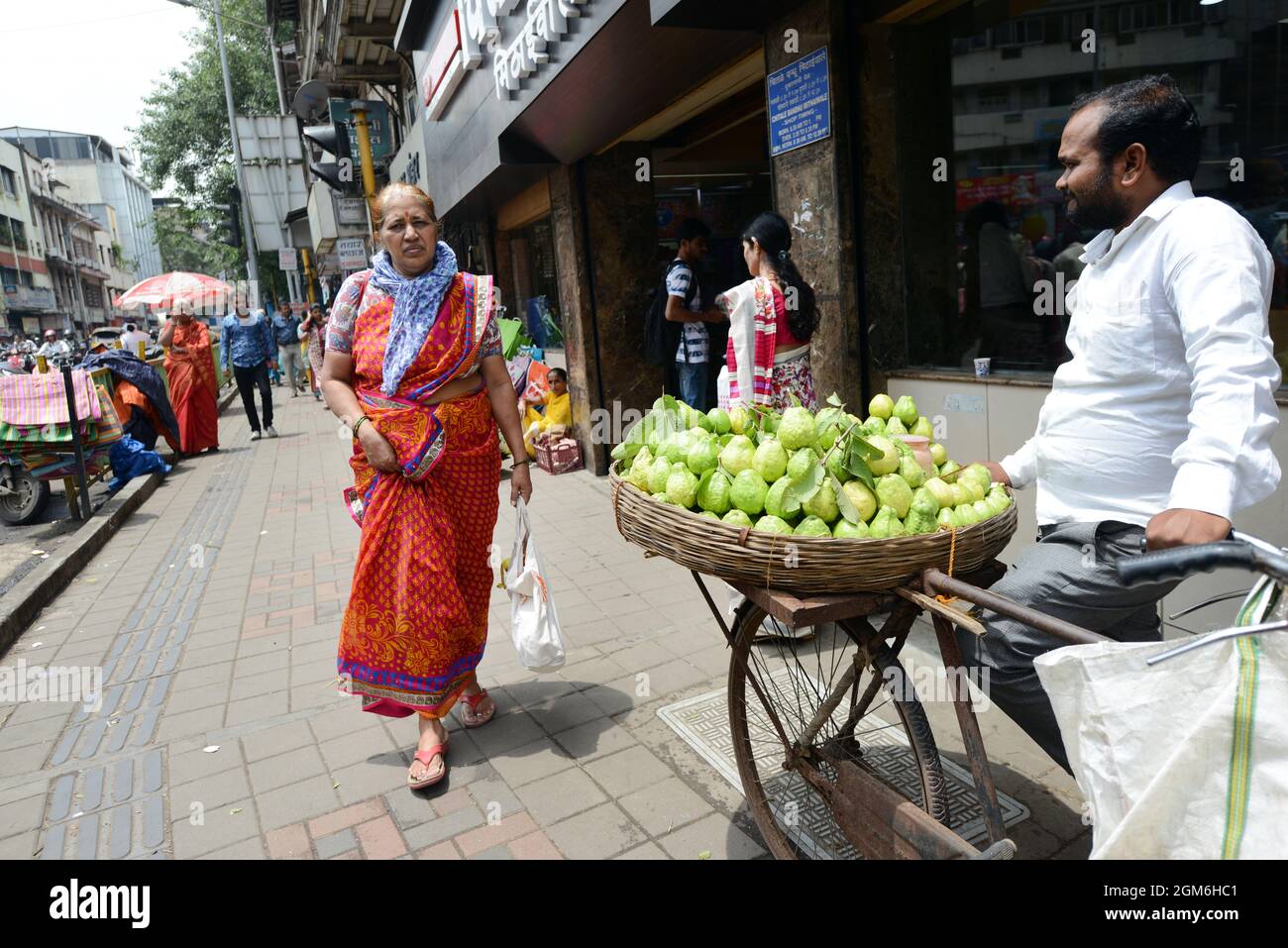 A mobile Guava vendor on a main street in Pune, India Stock Photo - Alamy