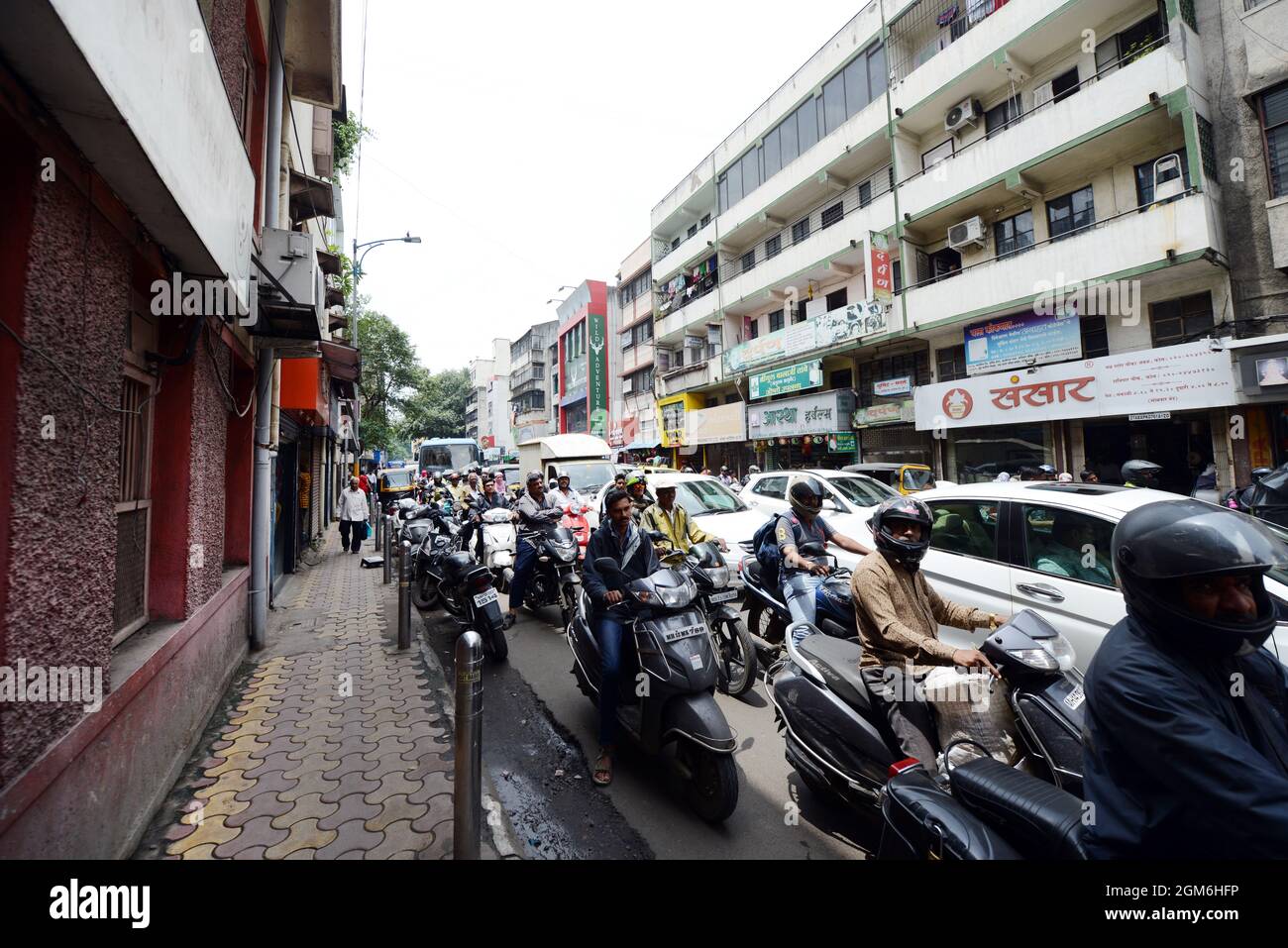 Traffic in Pune's city center, India Stock Photo - Alamy