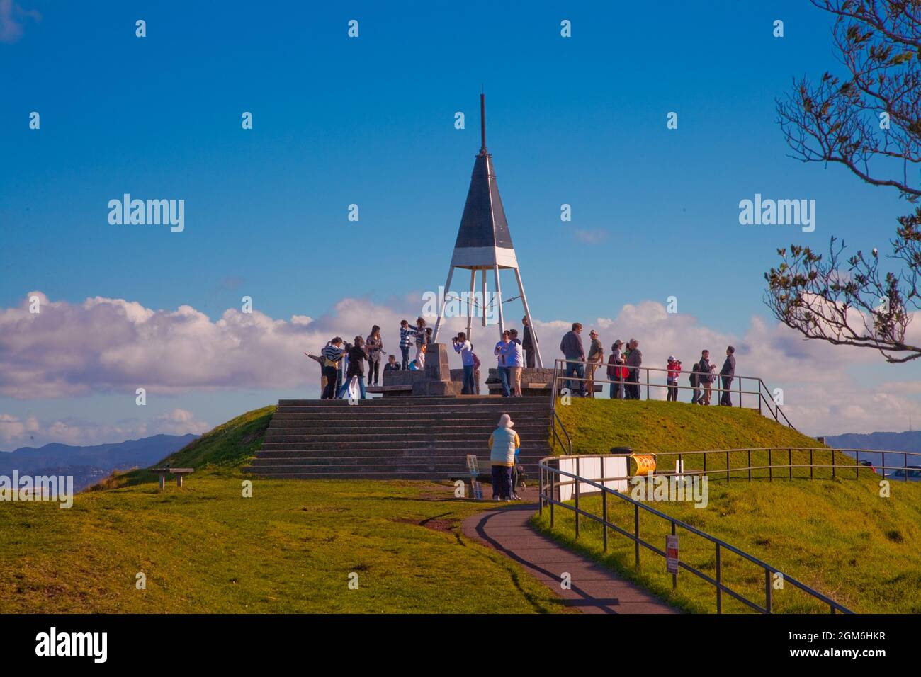 Mt Eden-Tourists Enjoy the View from the top of Mt Eden Stock Photo - Alamy