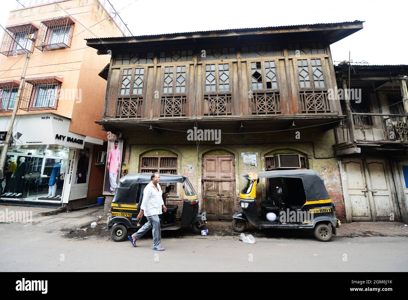 Beautiful old houses on Boottee street in Pune, India Stock Photo - Alamy