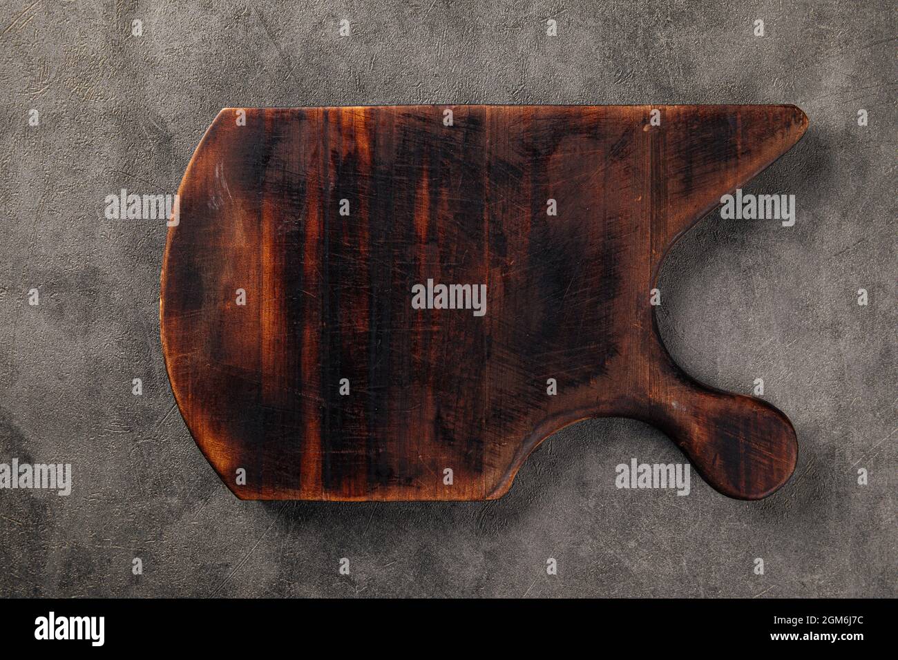Dark wood cutting board hi-res stock photography and images - Alamy