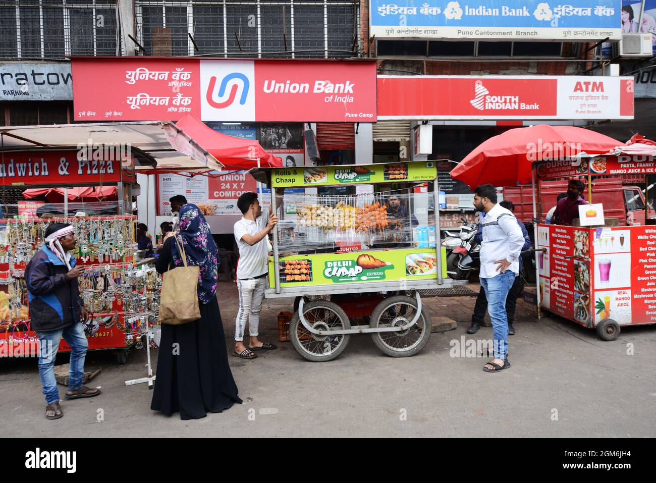 The vibrant streets in central Pune, India Stock Photo - Alamy