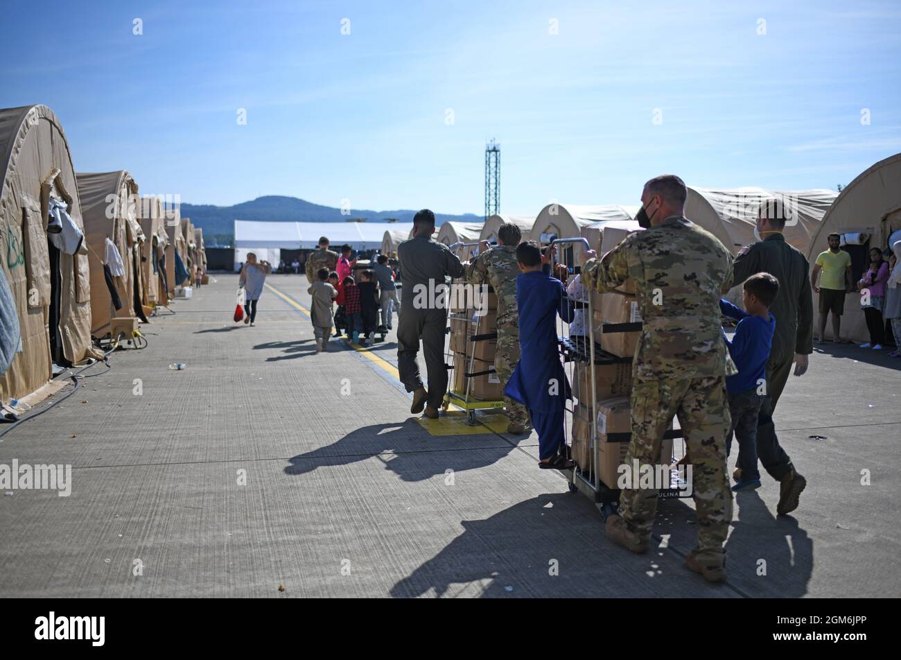 U.S. Air Force Airmen assigned to the 12th Air Command Control Squadron ...