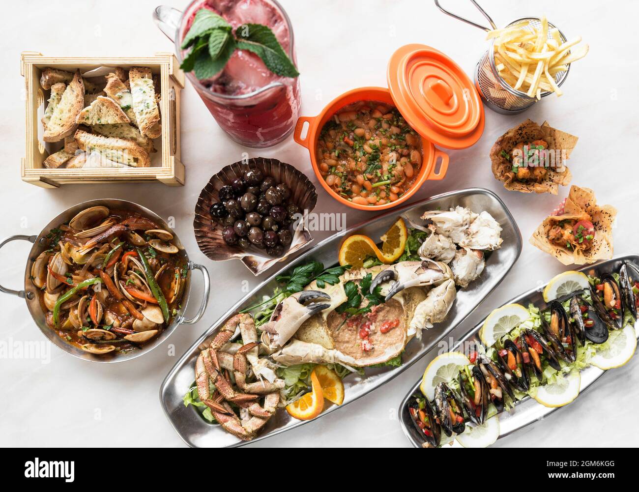 Sharing a restaurant table hi-res stock photography and images - Alamy