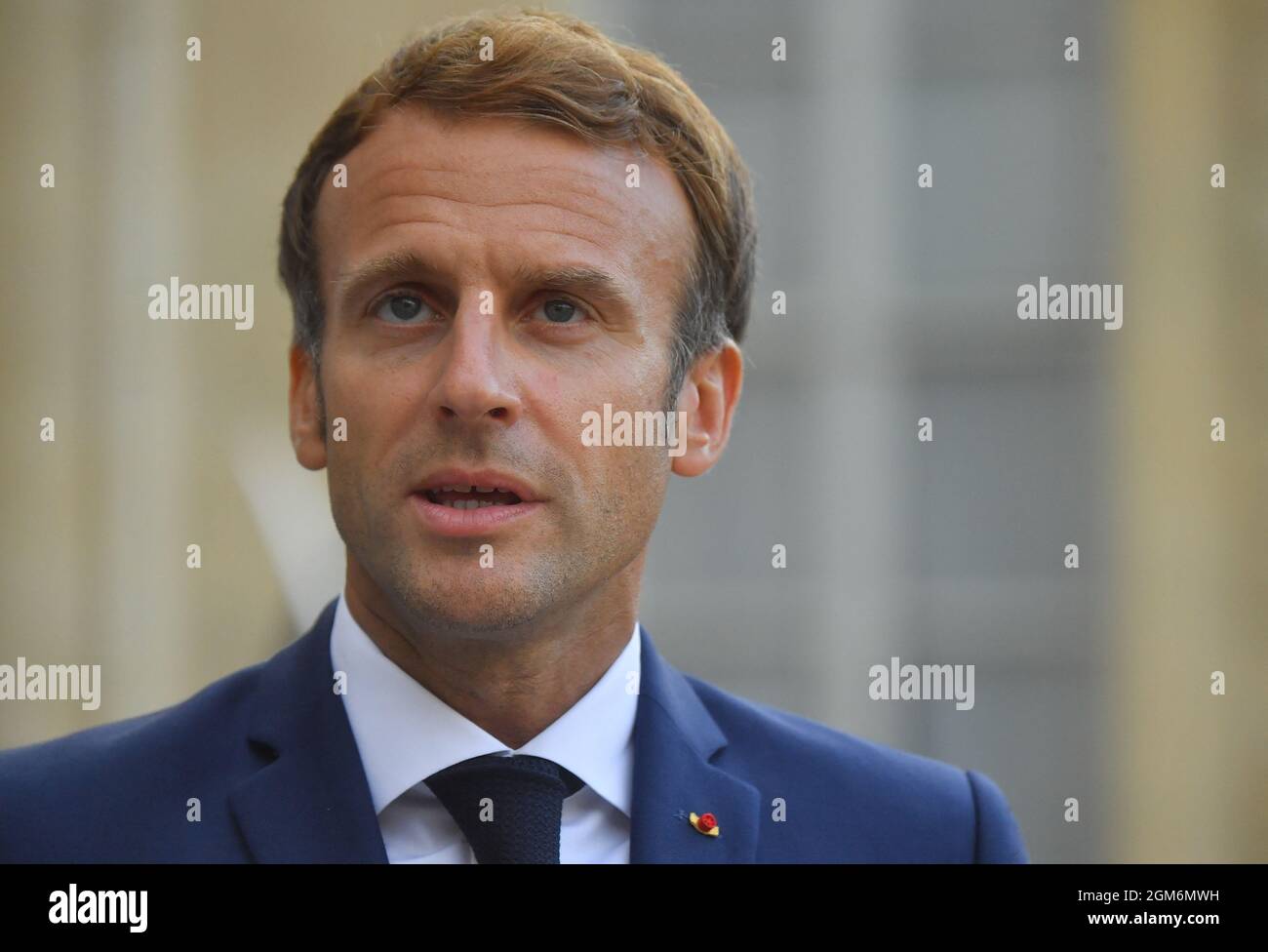 President of the France, Emmanuel Macron welcomes the Chancellor of ...