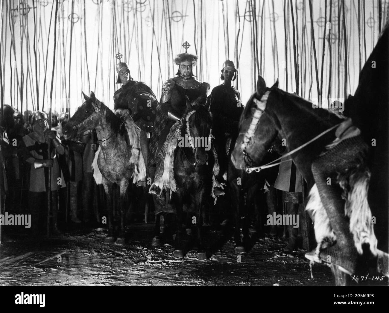 RODDY McDOWALL as Malcolm and ORSON WELLES with Soldiers in MACBETH ...