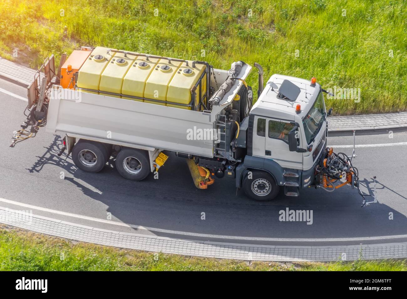 Machines wash asphalt hi-res stock photography and images - Alamy