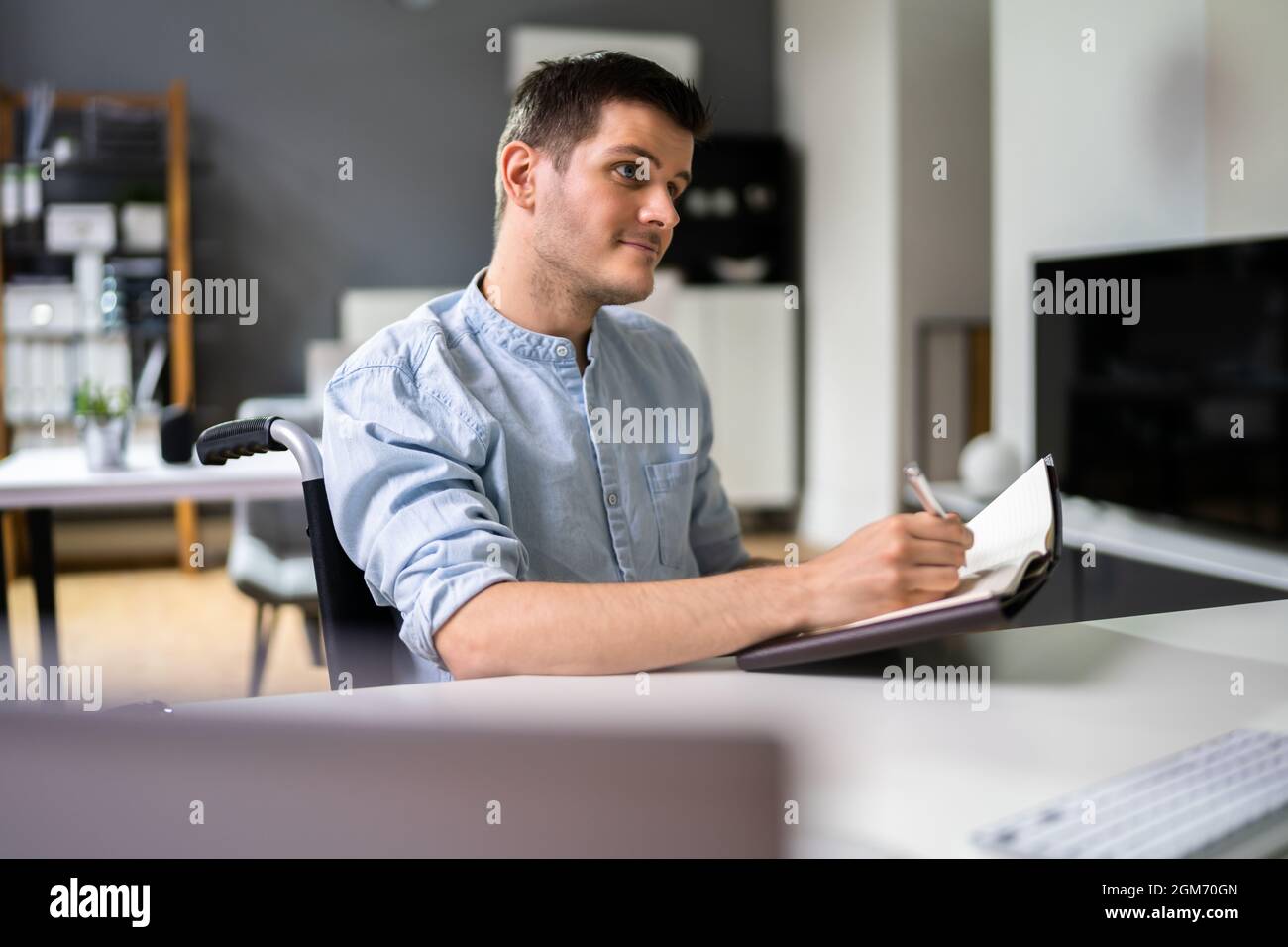 Virtual Online Training Lecture And Coaching Meeting Stock Photo - Alamy