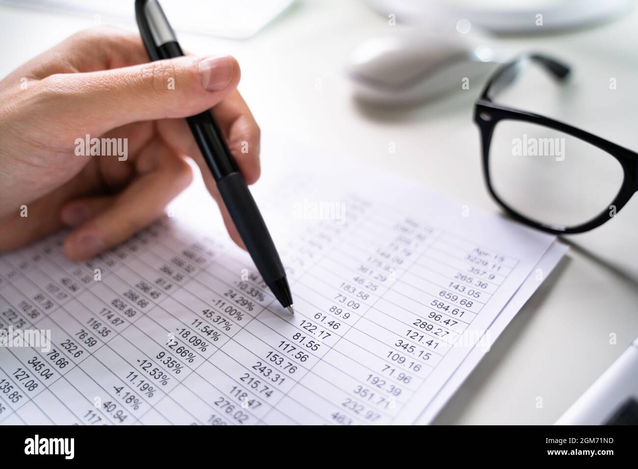 Accounting paperwork hi-res stock photography and images - Alamy