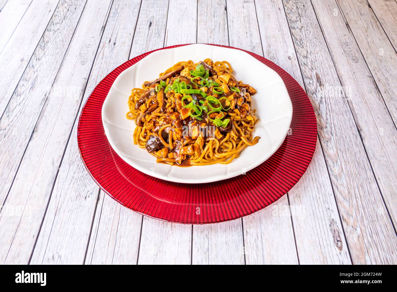 Udon noodles sauteed with Chinese mushrooms and beef with chopped ...