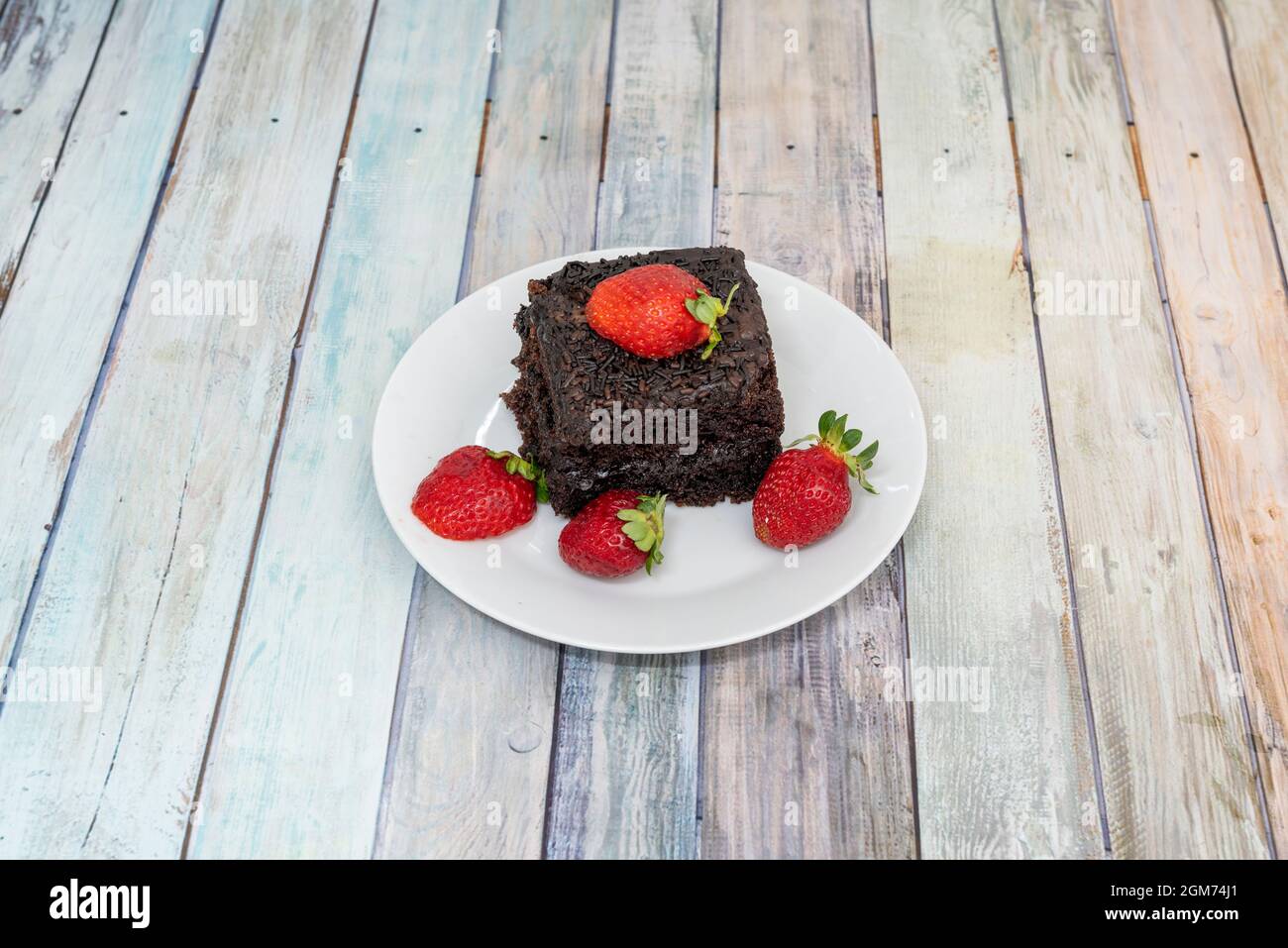 Square slice birthday cake hi-res stock photography and images - Alamy