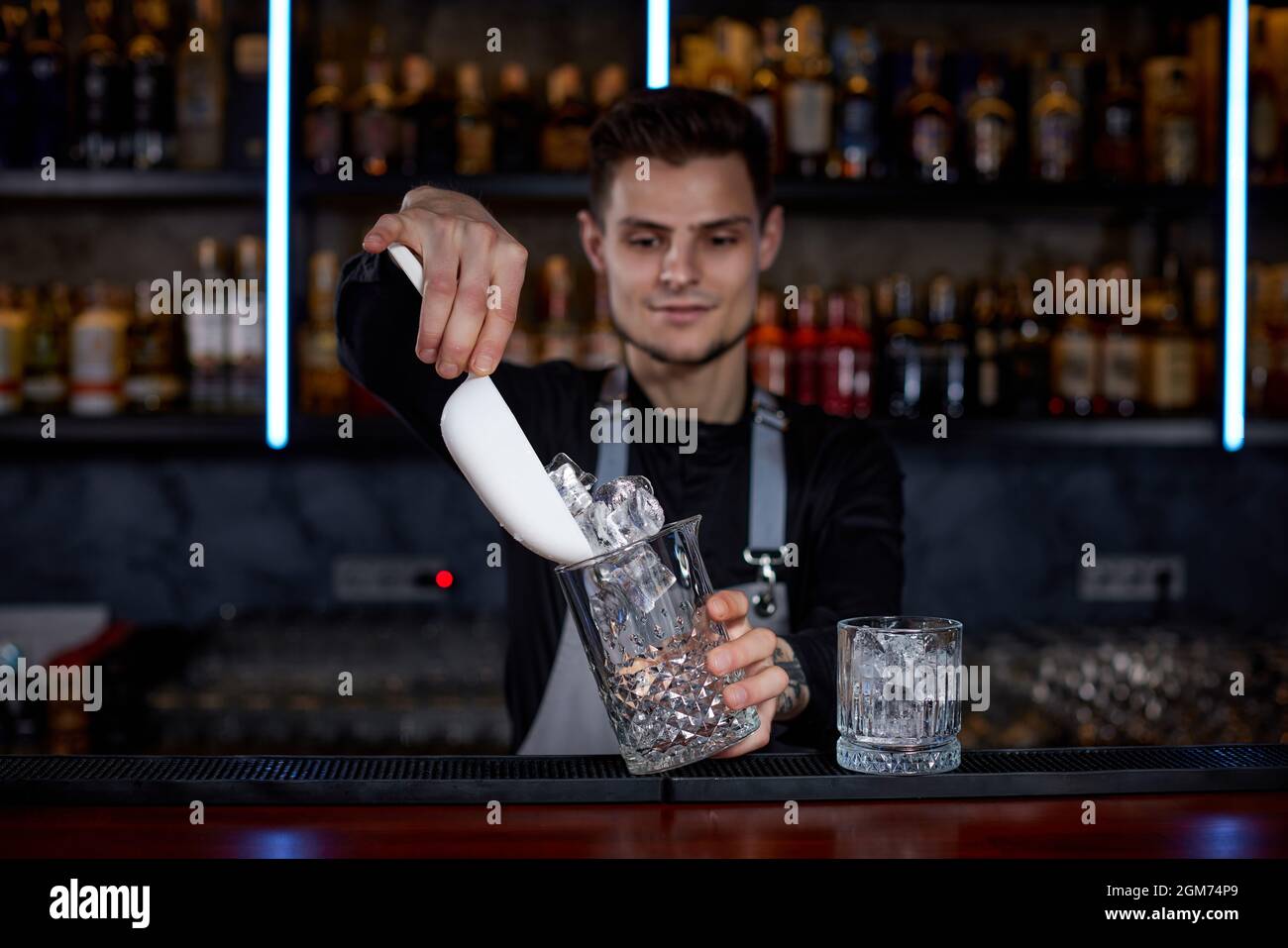 Bartender puts ice cubes hi-res stock photography and images - Alamy