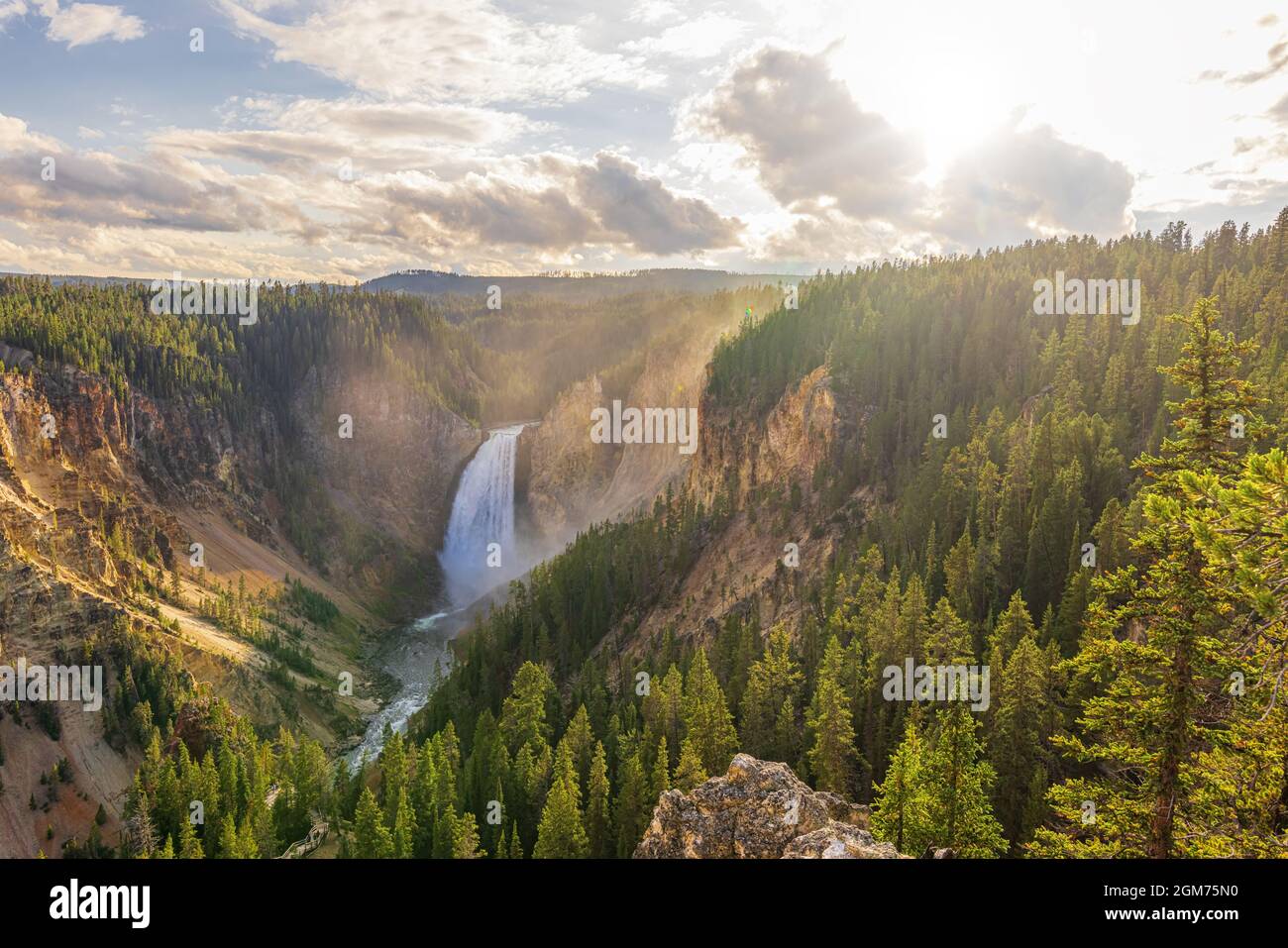 Amazing sunset at the Lower Falls in the Grand Canyon of the ...