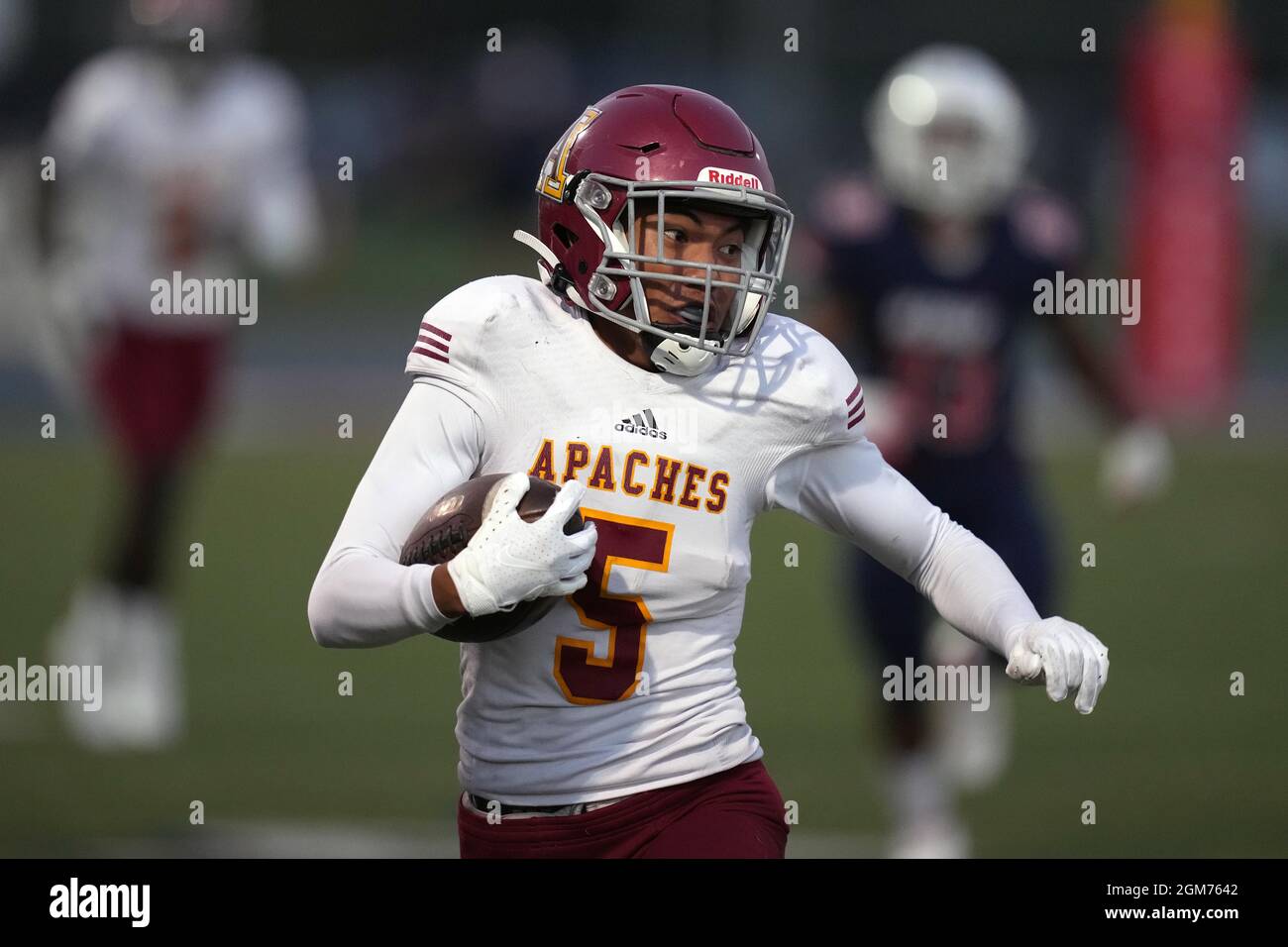 Arcadia Apaches running back Ty Pierson (5) carries the ball during a ...