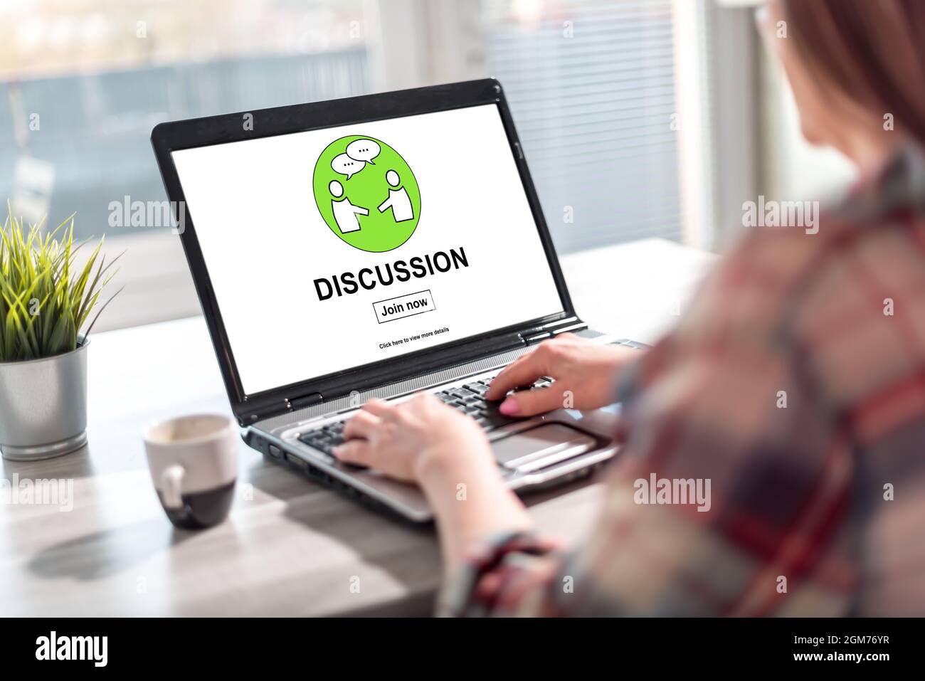 Laptop screen displaying a discussion concept Stock Photo - Alamy