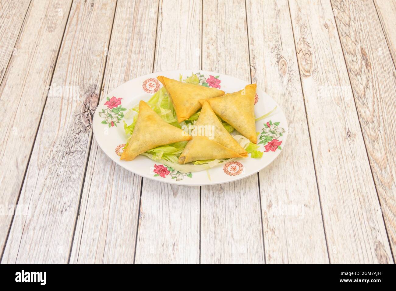 typical serving of vegetable samosas cooked in a European Hindu ...