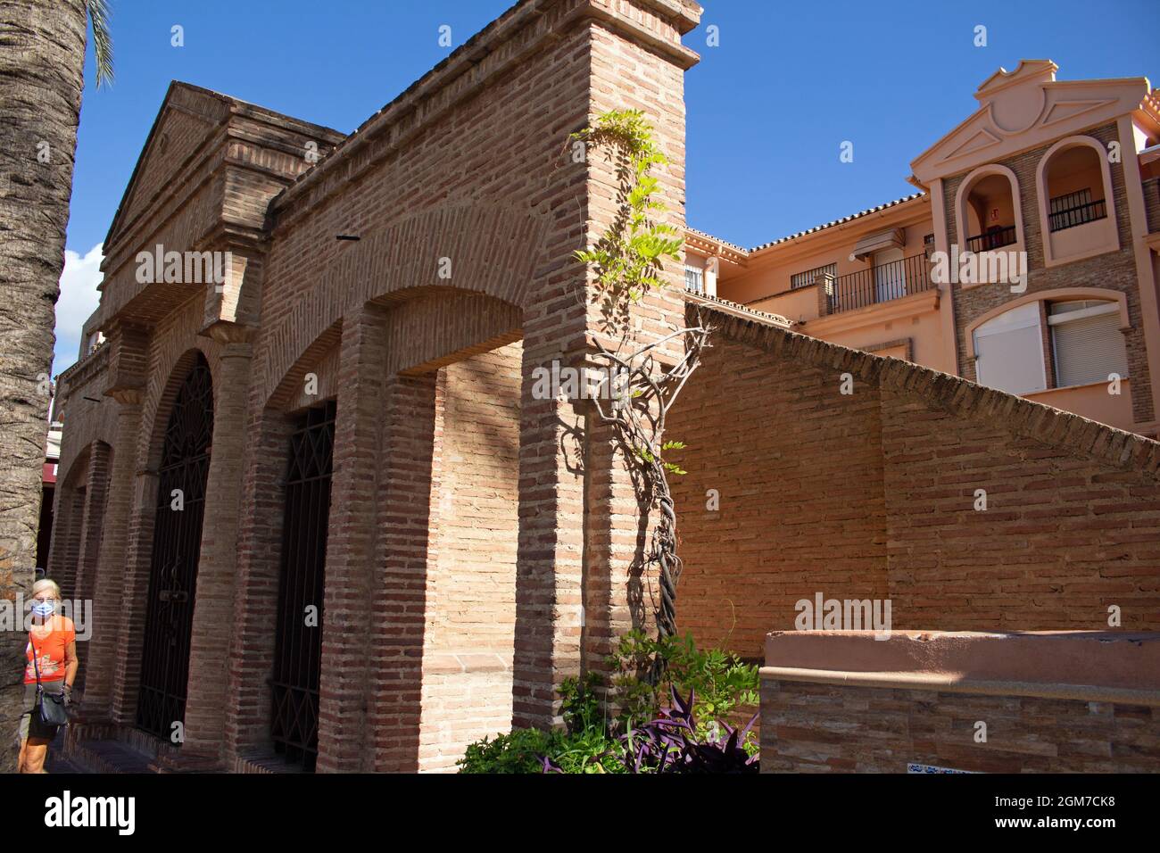 Roman building entrance Stock Photo - Alamy