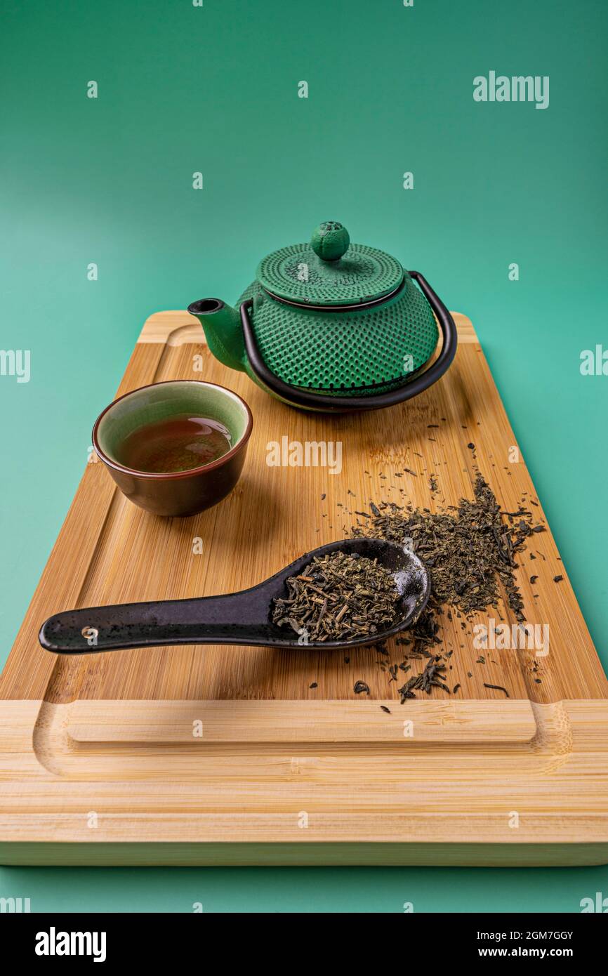 Old iron kettle cartoon hi-res stock photography and images - Alamy