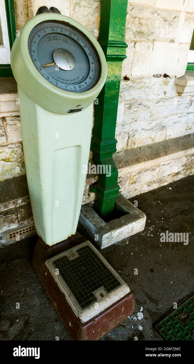 Machine weighing hi-res stock photography and images - Alamy
