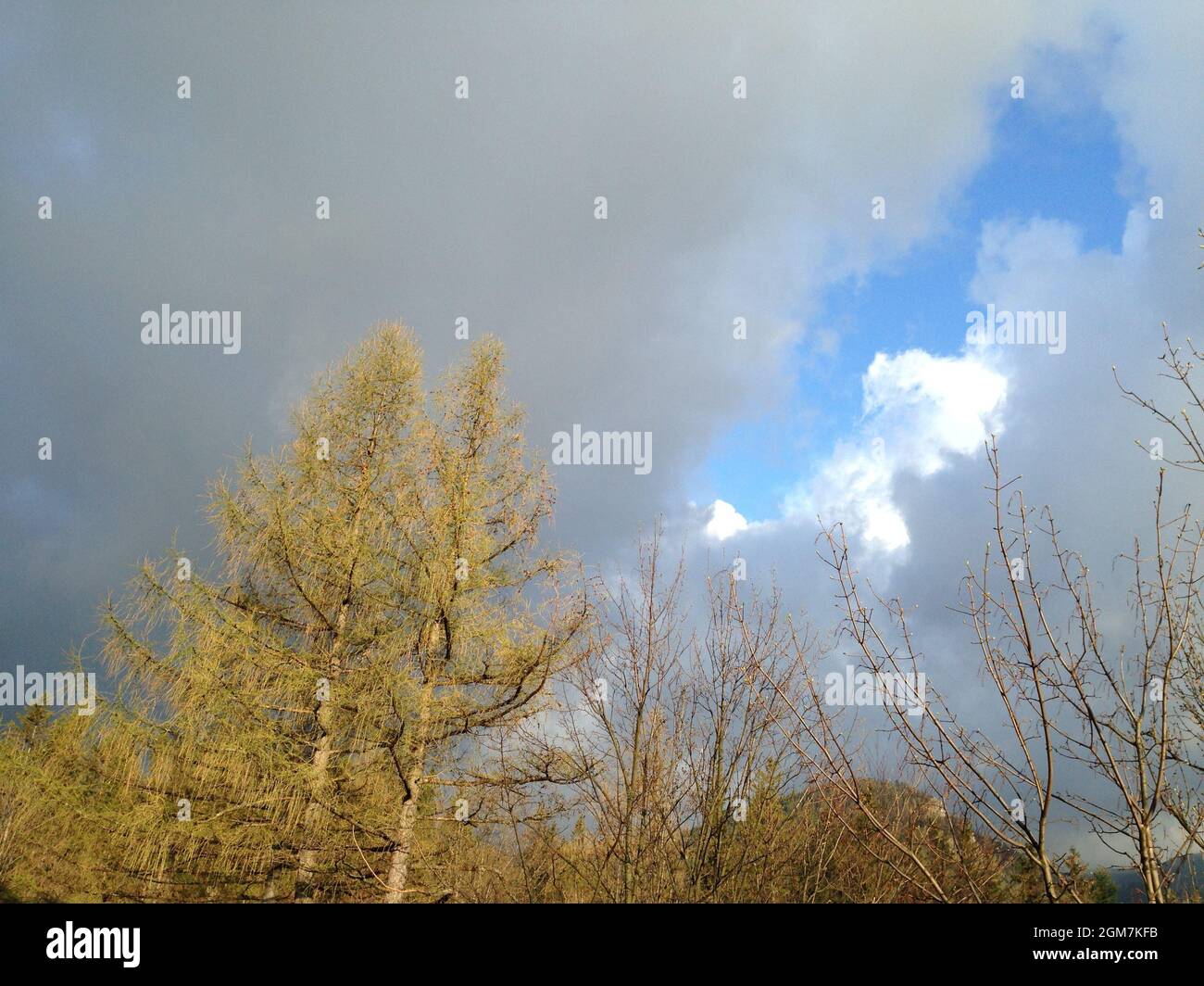 Chmury deszczowe hi-res stock photography and images - Alamy