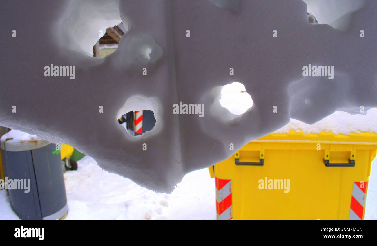 Yellow dustbin hi-res stock photography and images - Alamy