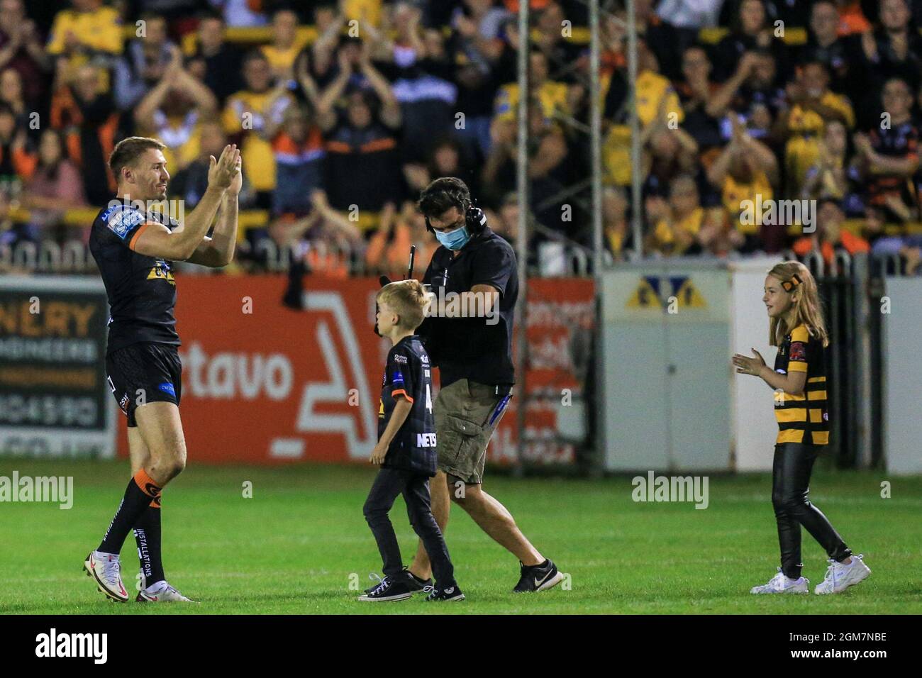Michael Shenton (4) of Castleford Tigers enters the field with his ...