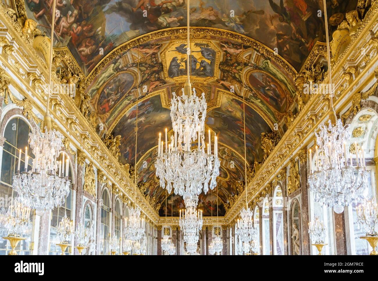 VERSAILLES, FRANCE - APRIL 08 2018: The Hall of Mirrors (Galerie des ...