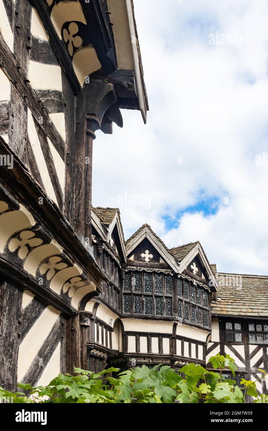 Tudor Moated Manor House High Resolution Stock Photography and Images ...