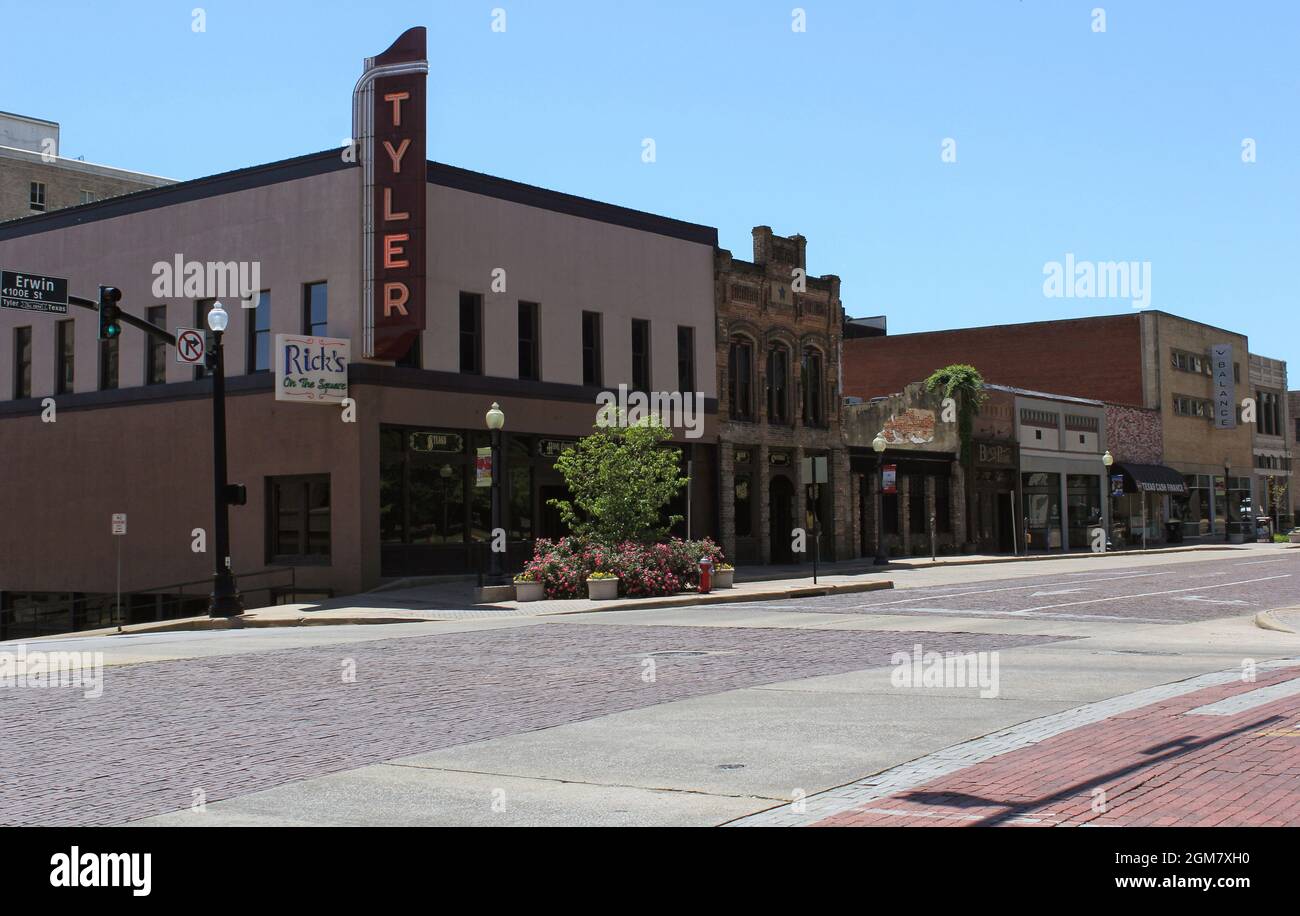 Tyler, Tx: Historic Downtown Tyler with vintage neon Tyler sign ...