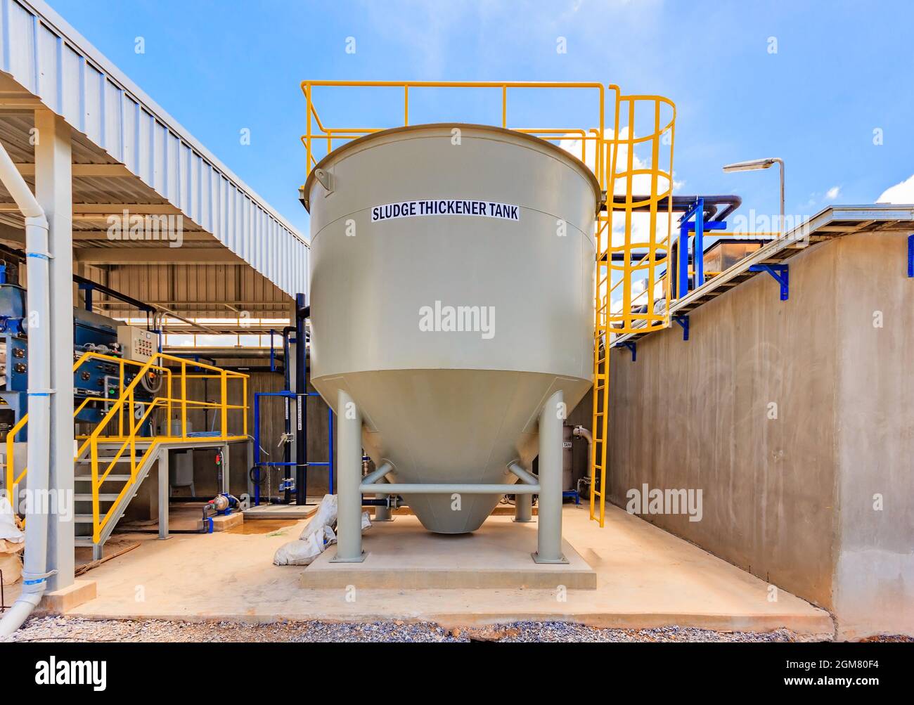 Sludge thickener tank in Water Treatment plant, Modern urban wastewater ...