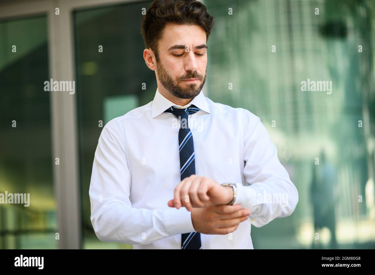 Clock watching work hi-res stock photography and images - Alamy
