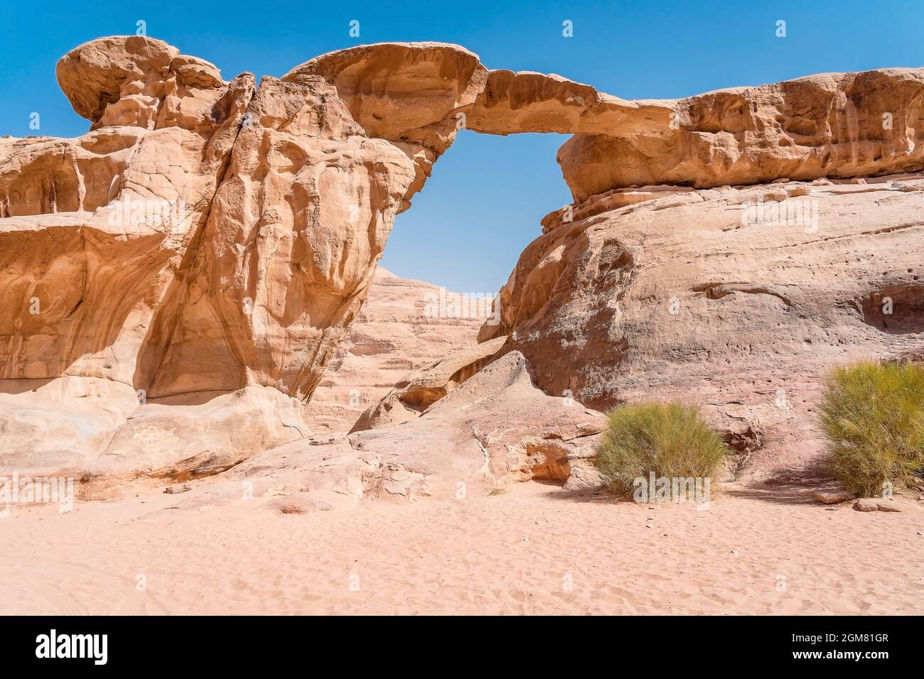 Bedouin stone arch wadi rum hi-res stock photography and images - Alamy