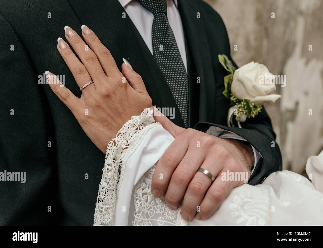 Holding bride and grooms rings hi-res stock photography and images - Alamy