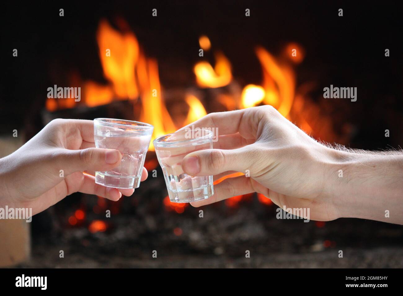 Shots alcohol hands hi-res stock photography and images - Alamy