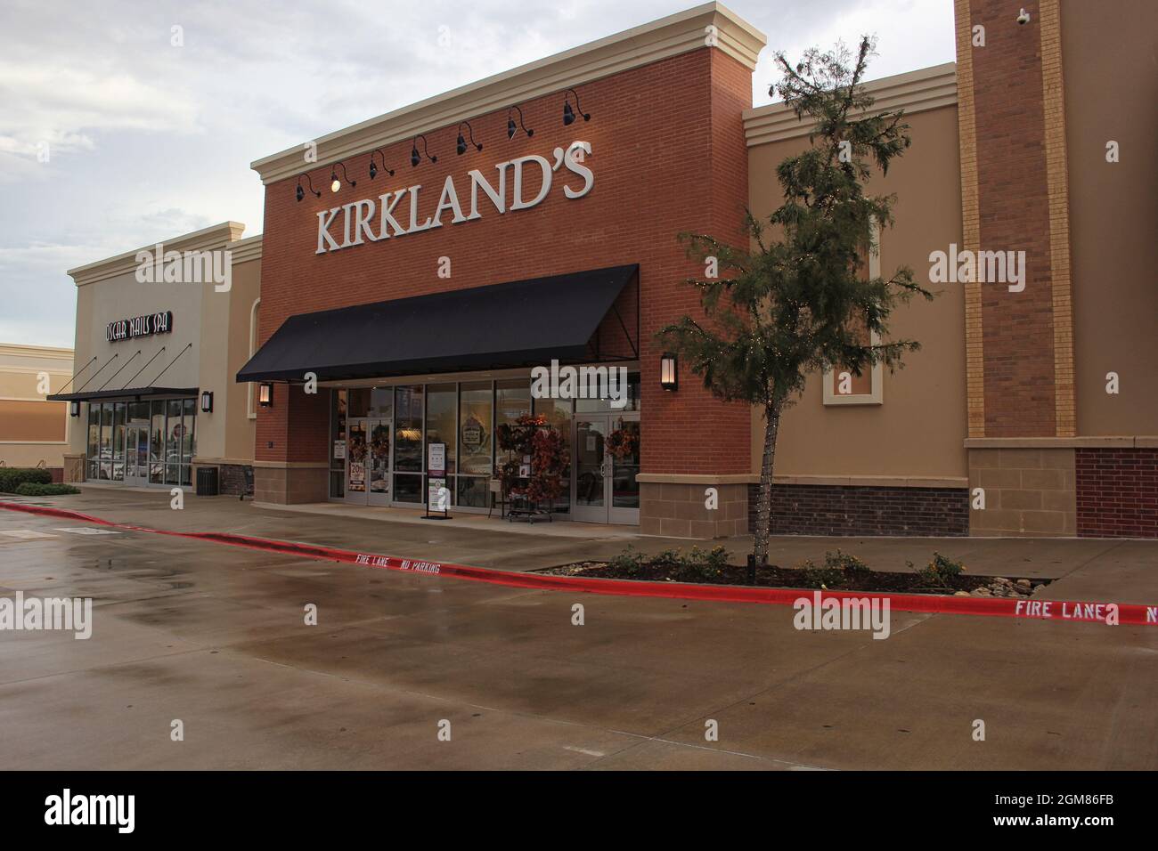 Tyler, TX - October 7, 2018: Kirkland's retail store on a rainy ...