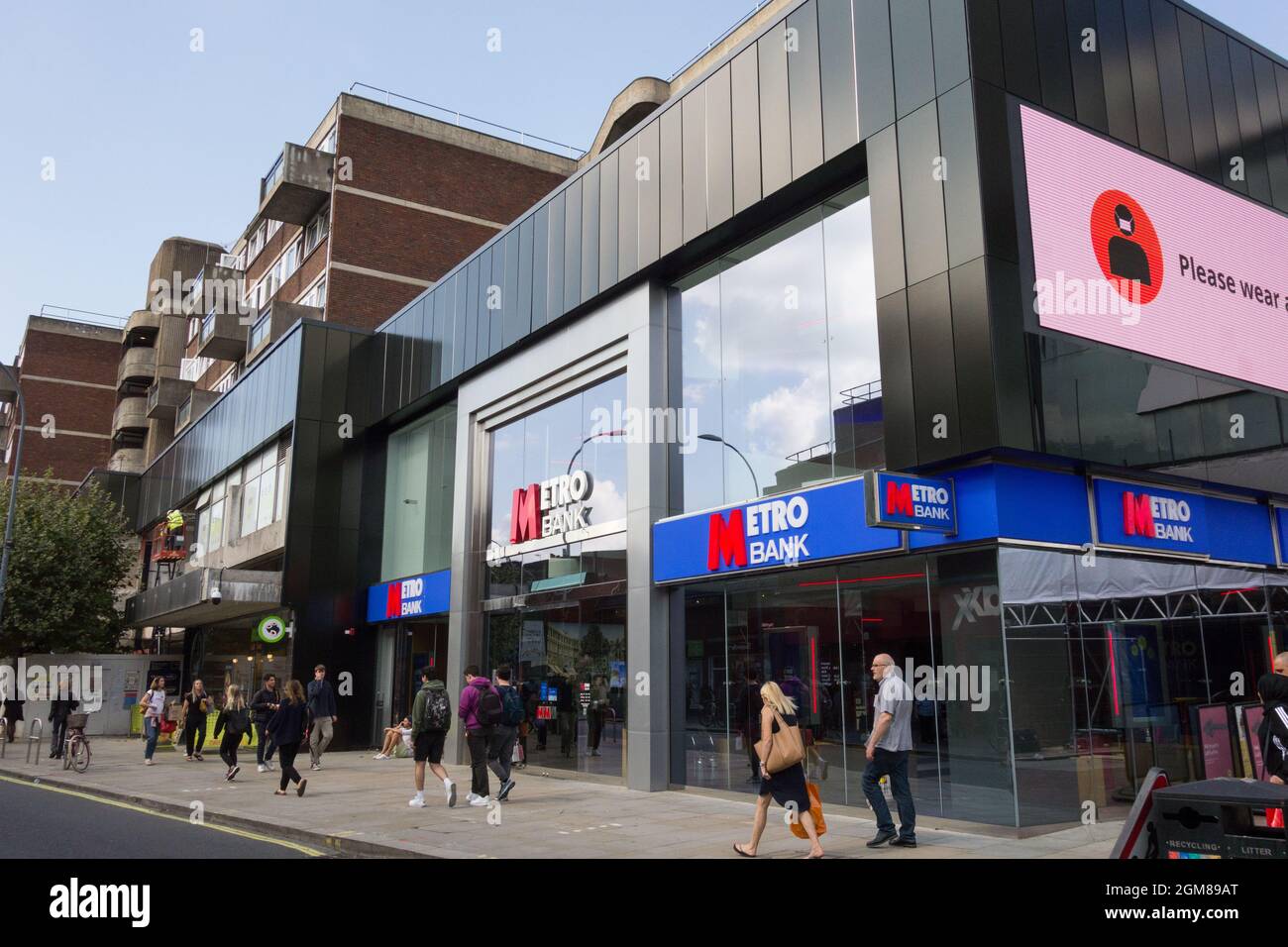 Metro Bank, King's Mall, King Street, Hammersmith, London, W6, England ...