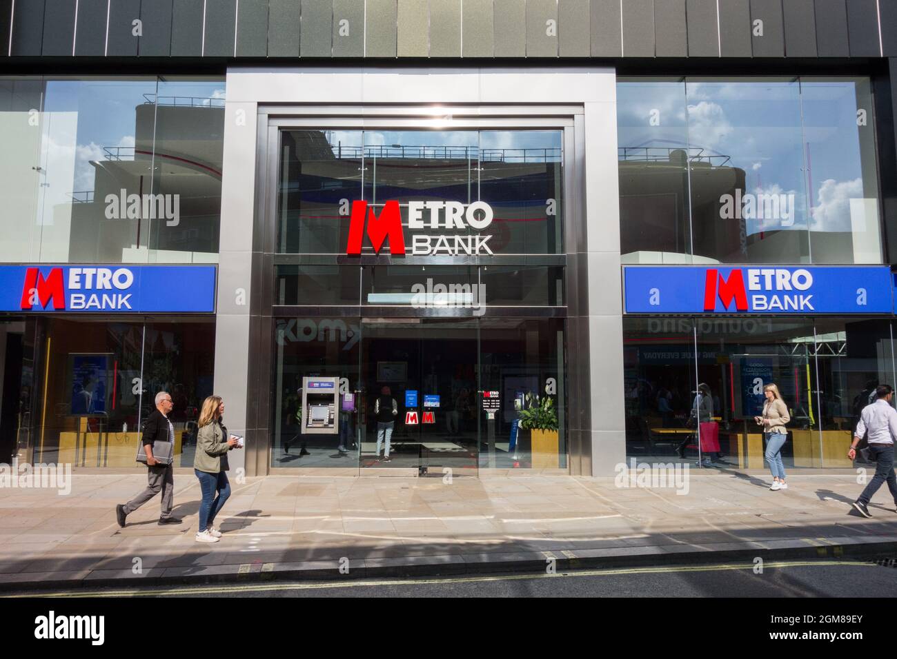 Metro bank shares hi-res stock photography and images - Alamy